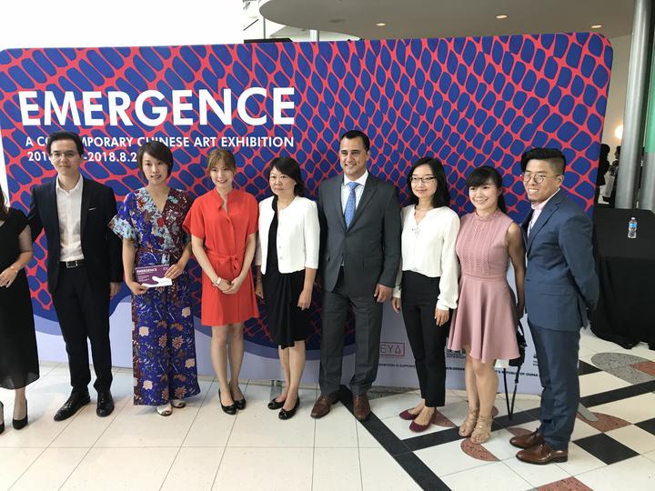 多伦多星舞蹈中心CEO Fiona Su与Shirley Bi 母女同获英女王伊丽莎白二世陛下白金禧徽章_中国大陆_新闻_华人头条