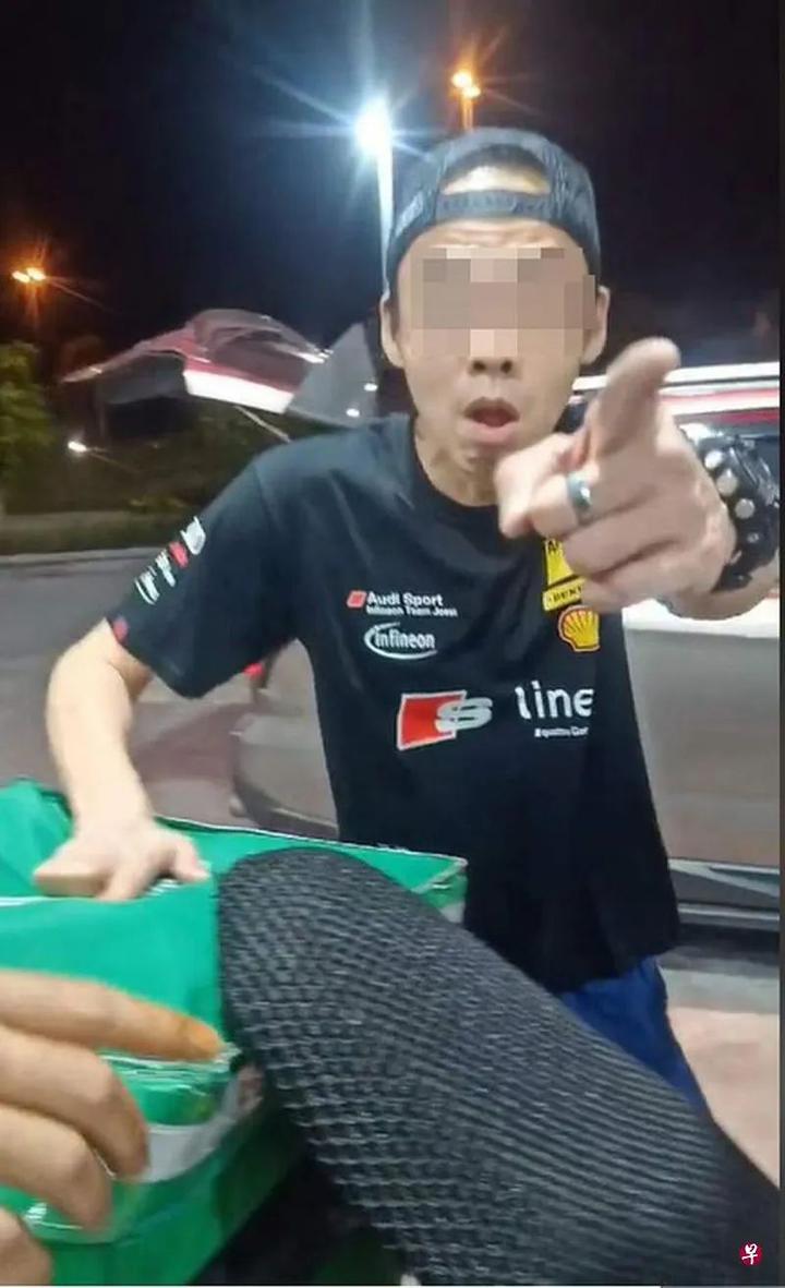 越堤到新山提桶添汽油,新加坡男子遭送餐员指责,爆发纠纷 新加坡 新闻 华人头条