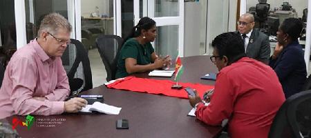 Mac Andrew 鼓励启动创新和生产力中心积极主动_苏里南_新闻_华人头条