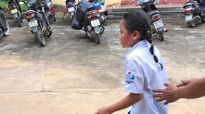 越南一学校开学典礼发生气球爆炸 多人受伤_越南_新闻_华人头条