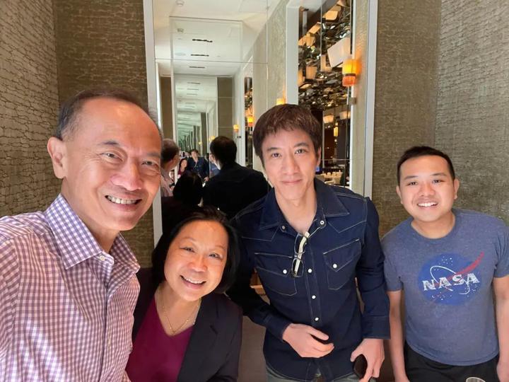 新加坡前外交部长杨荣文晒与王力宏合照，他们早就认识？_温哥华_新闻_华人头条