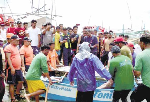 菲渔船黄岩岛附近被外国船撞沉3死 小马承诺追责将调查是否蓄意撞船_菲律宾_新闻_华人头条