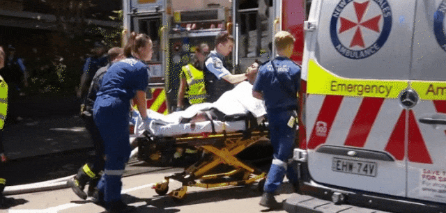 悉尼公寓楼电池爆炸引发火灾！百余人紧急撤离，3人受伤送医_悉尼_新闻_华人头条