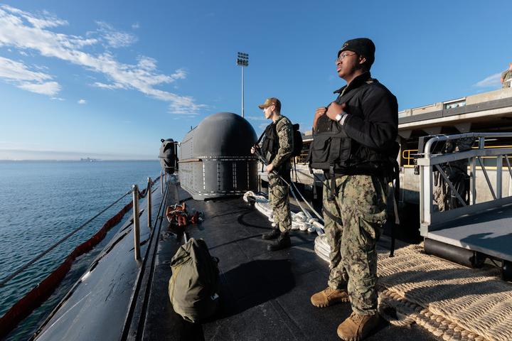 Měiyīng héqiántǐng 2027 nián zhù xī ào bǎi sī jīdì shè hé fèiliào ...